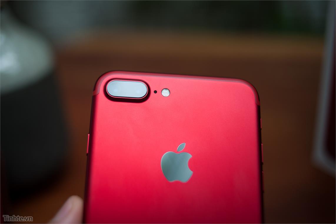 Trên tay iPhone 7 Plus RED: đỏ nhung đẹp và lạ, nhám như matte black